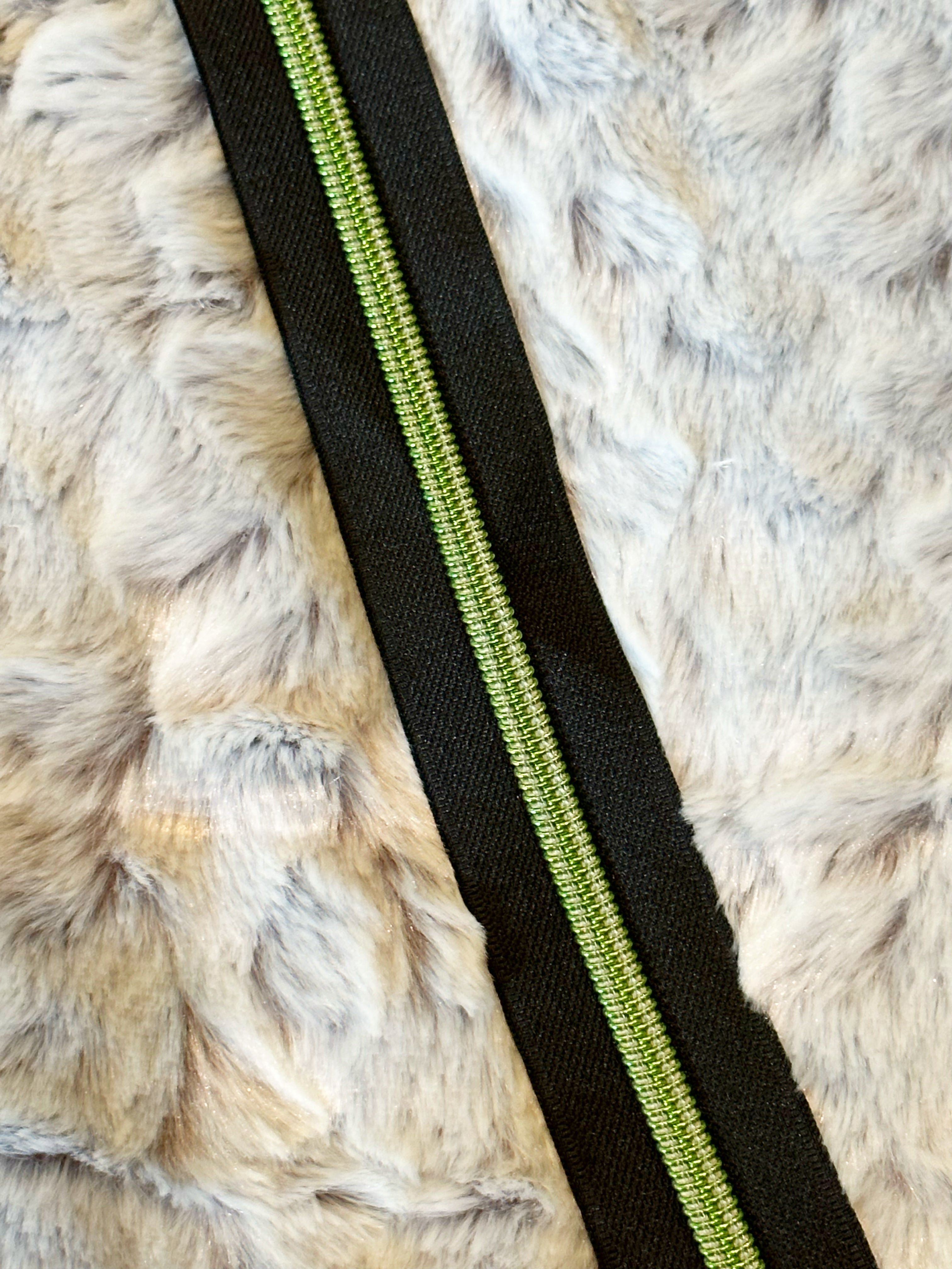 Metallic Green Zipper Tape (Metallic) – RAW DESIGNS CCTX