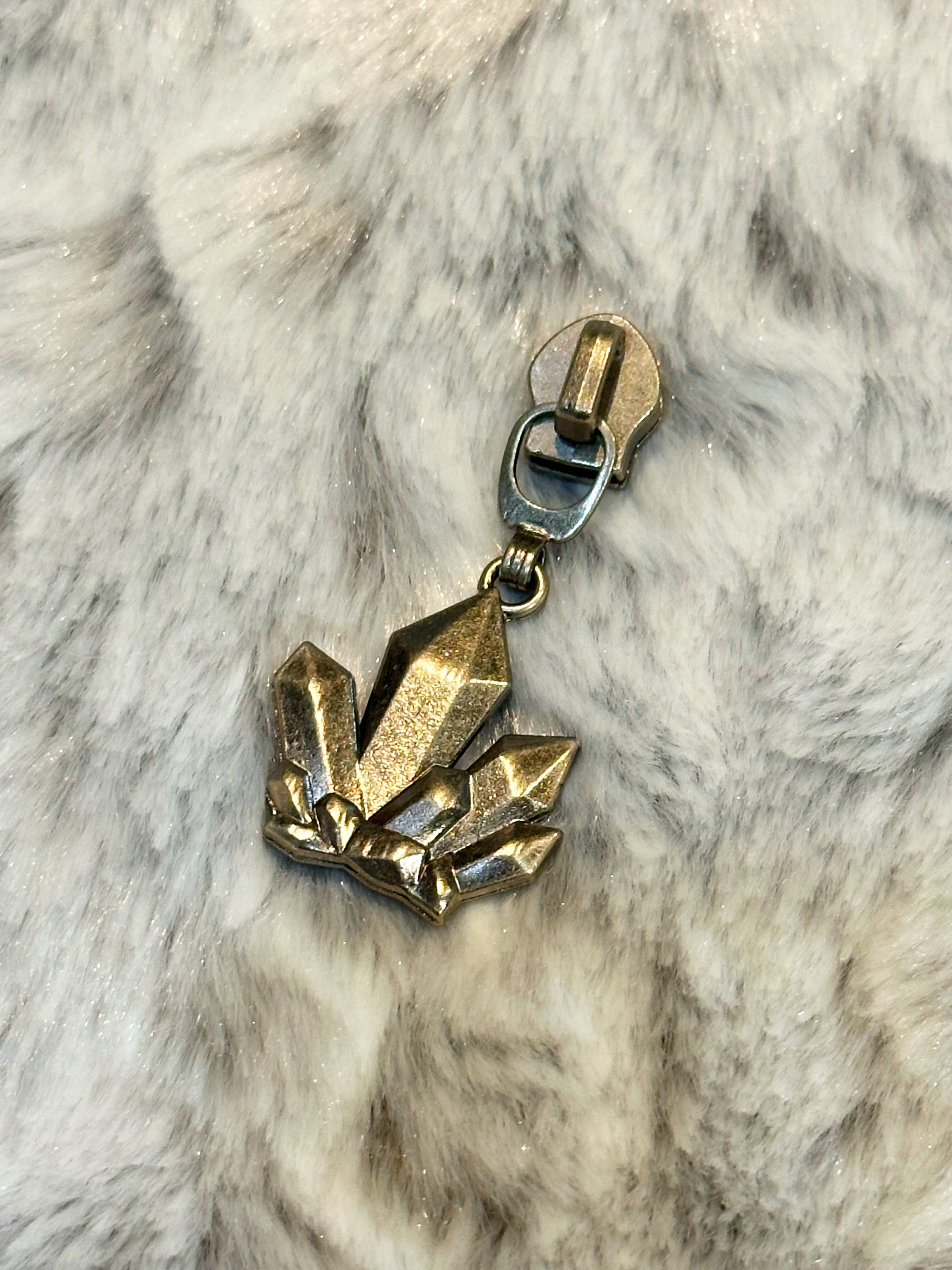 Mystic Crystal Zipper Pull Gunmetal – RAW DESIGNS CCTX